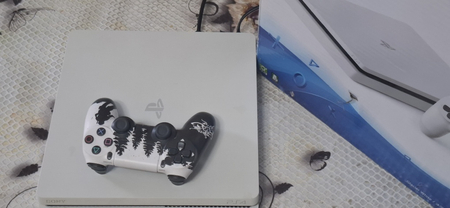 PlayStation 4 1TB slim