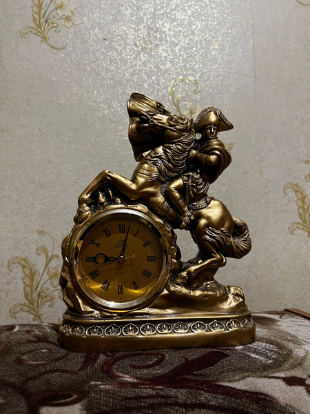 Продаются Настольные часы