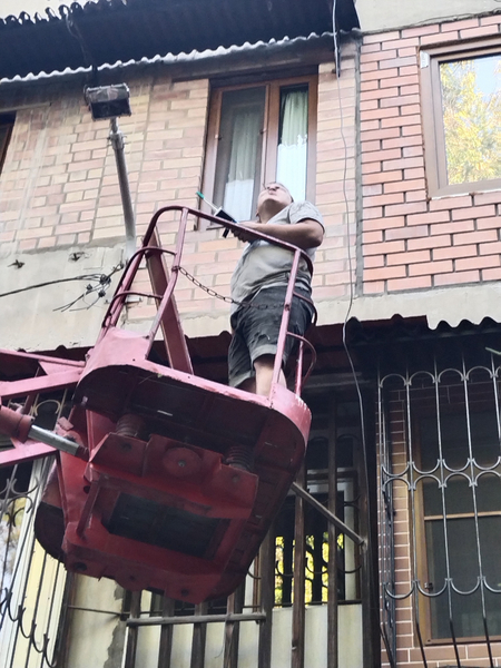 Установка козырьков и бельевых роликов