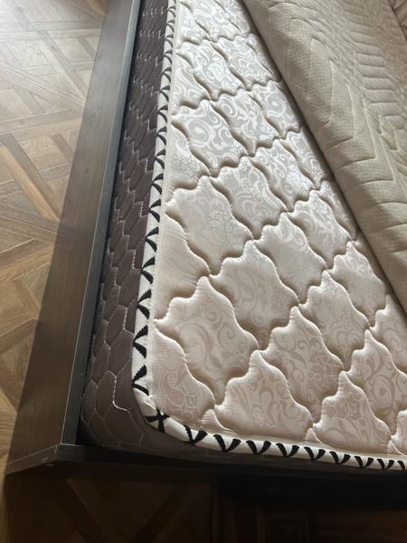 Продается две кровати с матрацами