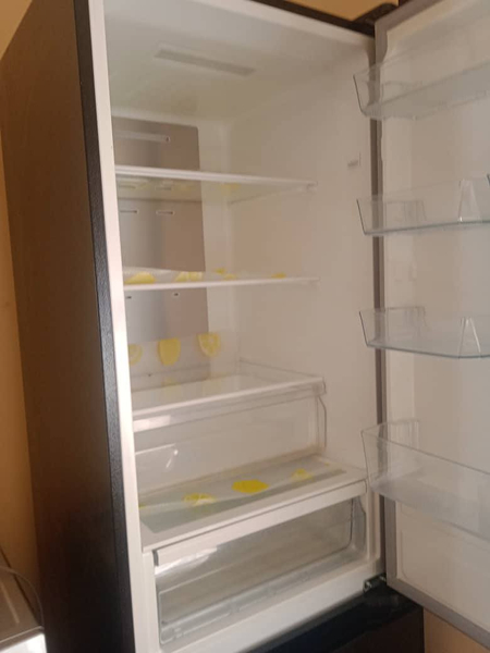 Yap yangi holatdagidek deyarli ishlatilmagan muzlatgich