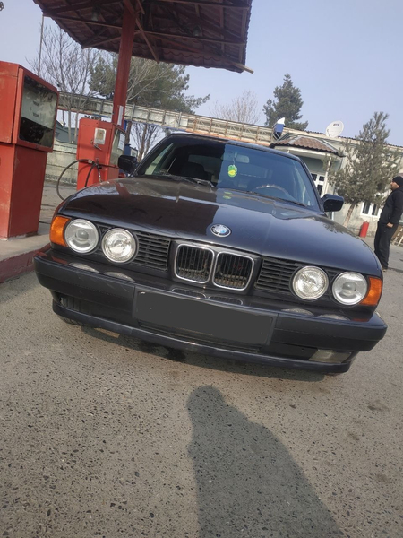 Продам срочно BMW e34