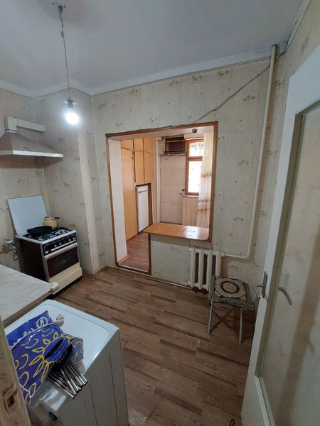 Ttz bozor oldida 1 xonali 47 kv 1 etaj