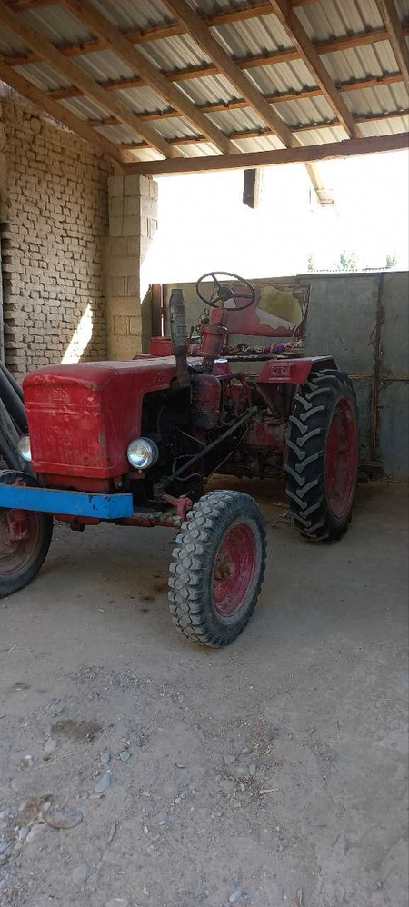 traktor sotiladi