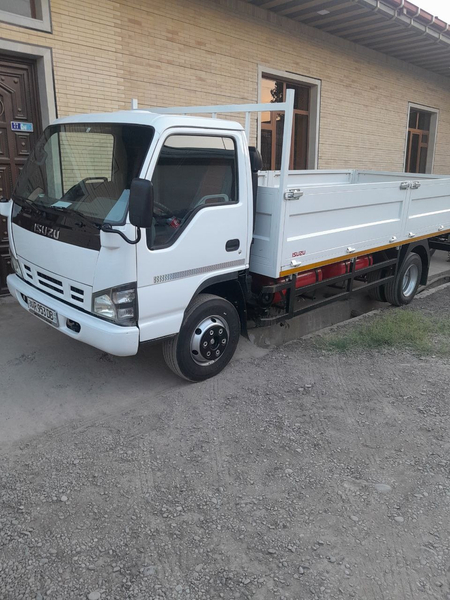 ISUZU sotiladi 2010 yil