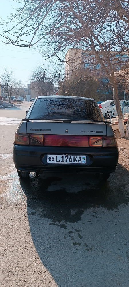Лада 2001..двигател 16...год 2001