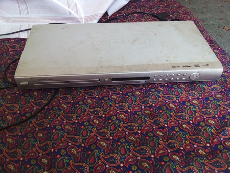 DVD player sotiladi
