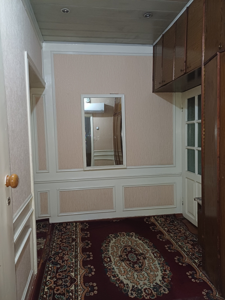 Uy sotiladi 2 xona  3 xona qilingan Yunusobod 18 kv