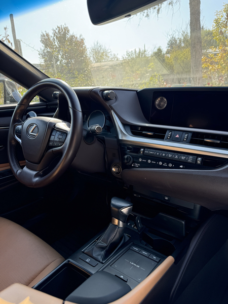 Lexus is 350 yil 2019  срочна срочна