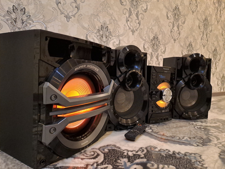 Muzikalniy sentr 14800 watt sotiladi