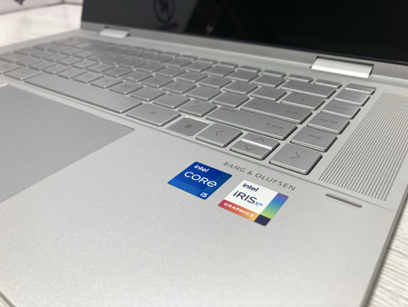 Yengide Hp Envy x360 i5-1240P 8/512
