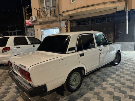 Vaz 2107 sotiladi