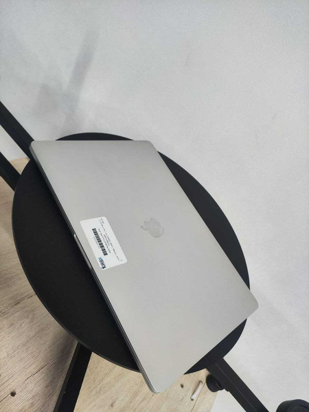 MacBook A1990 Американский