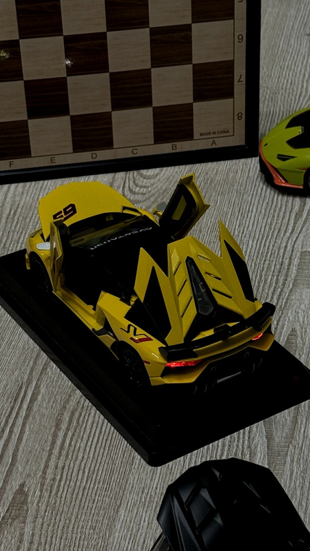 Lamborghini Aventador SVJ original 1:24