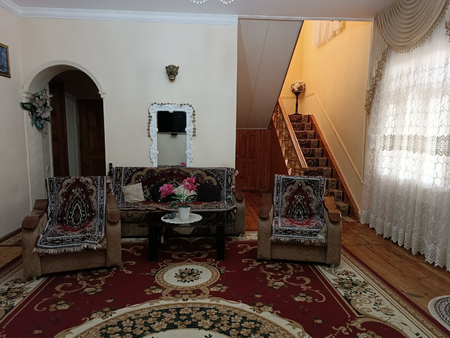 Циолковского-Кизилсу,2этажа,8соток,8комнат,2холла, 2кухни, 3 сан узла