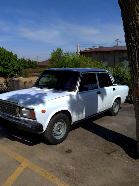 Vaz 2107 srochna sotiladi