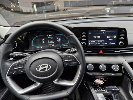 Hyundai Elantra 2024