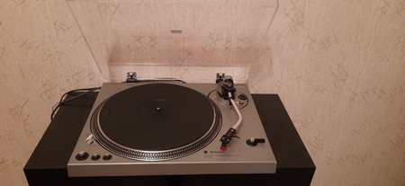 Technics SL-1700mk1.