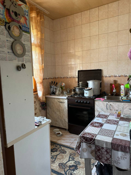 12 квартал продается 2х комнатная 3 этаж зеркалка 50м2