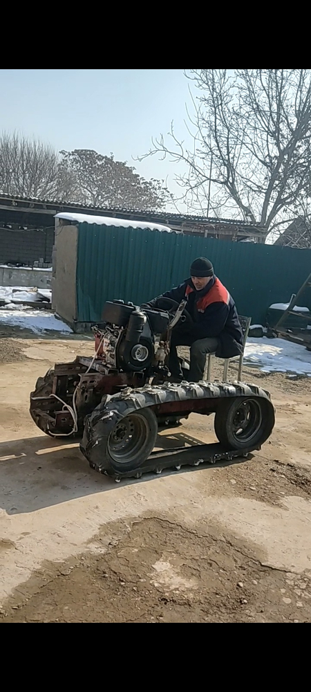 Гусиничний миний трактор