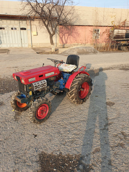 Mini traktr kubota