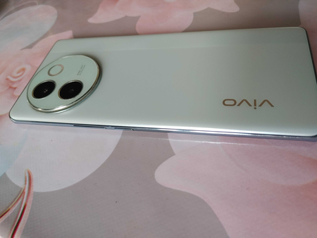 vivo v 30 e 5g  8/256 gb