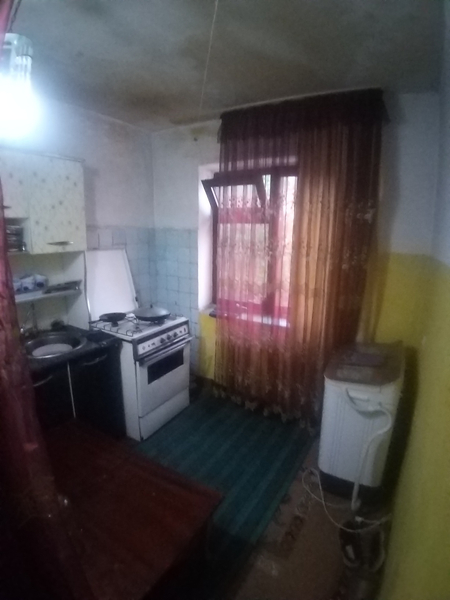 Куп каватли уй сотилади