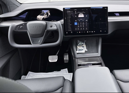 TESLA Model X Plaid