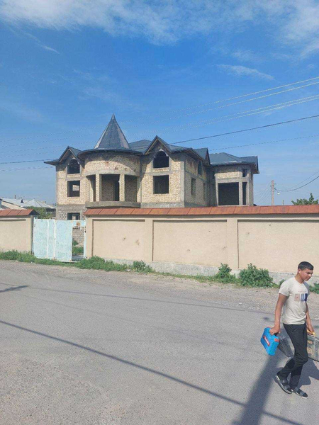 Ховли сотилади 11 хона