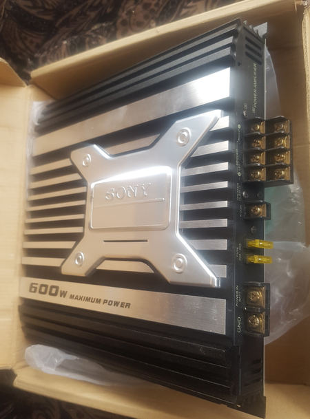 Sony 600 watt usilitel.4 kanall