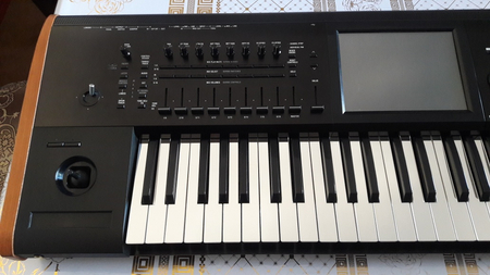 Korg Kronos 2 sotiladi