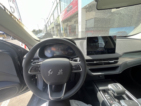 HONGQI E-QM5 2024 без пробег