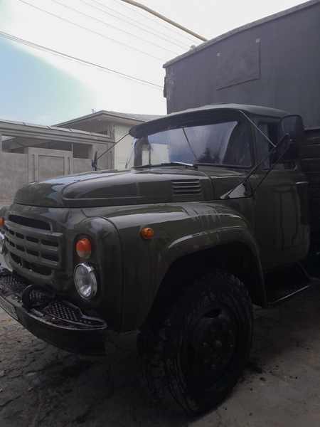 Zil 130 sotiladi