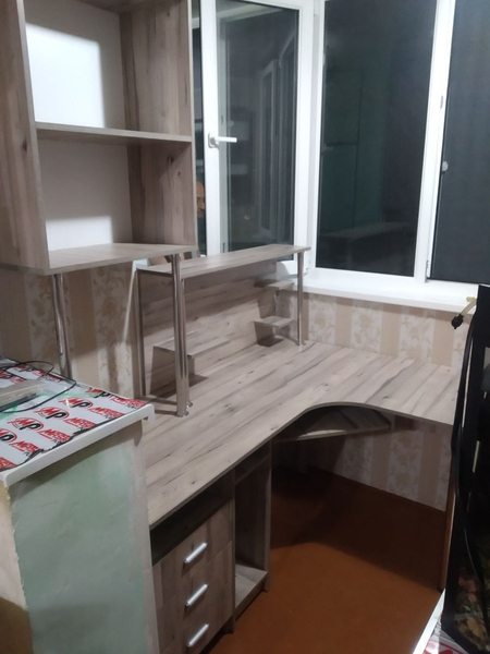 Продается компьютерный- письменный стол