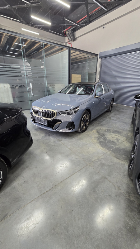 BMW i5 eDrive 35L Exclusive M Sport (2024) наличи. Авто кридит