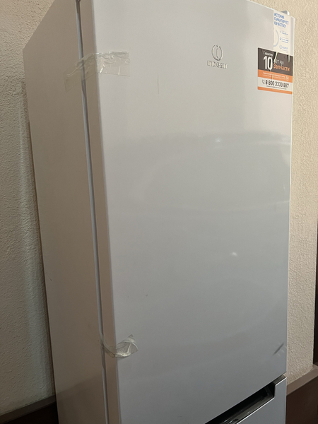 Холодильник Indesit DS 4180 W