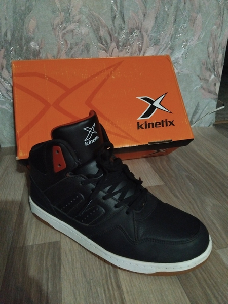 Продам кроссовки KINEFIX размер 42