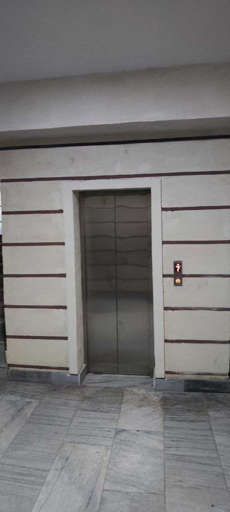 Kvartira srochna sotiladi