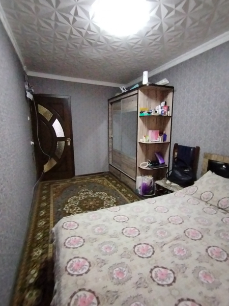 ПРОДАЕТСЯ Чирчик ш. 3 м/н Нептун 4-этаж 3х