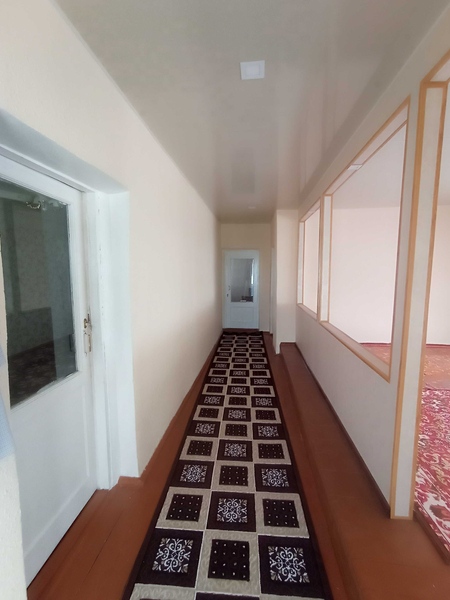 Hovli uy sotiladi