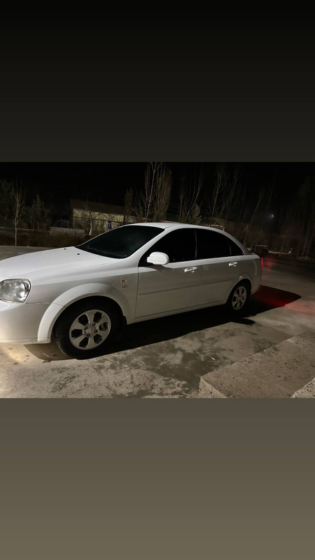 Lasetti 1.8 mator sotiladi srocna 7900