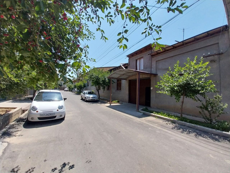 Hovli sotiladi 410000