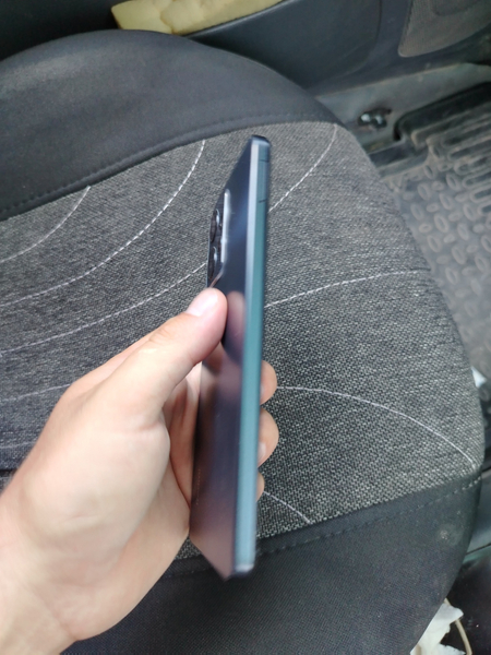 RADMI note 12 sotiladi 8 ga 128 sost yaxshi