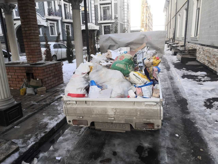 Вывоз любого мусора имеются грузчики