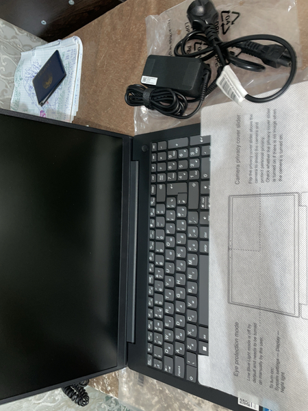 Noutbook Lenovo yangi