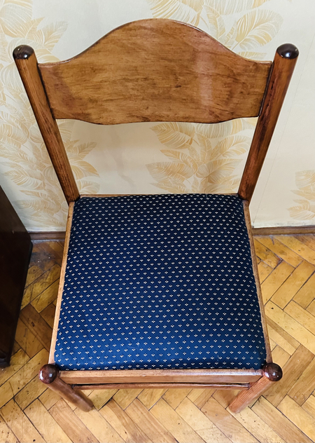 Стол и стулья