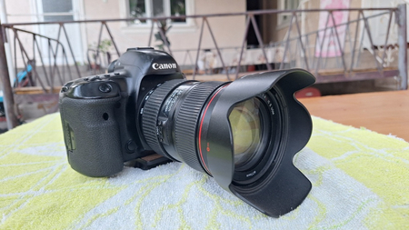 Srochna Canon 5d mark4 sotiladi. Holati alo ishlab turgan apparat.