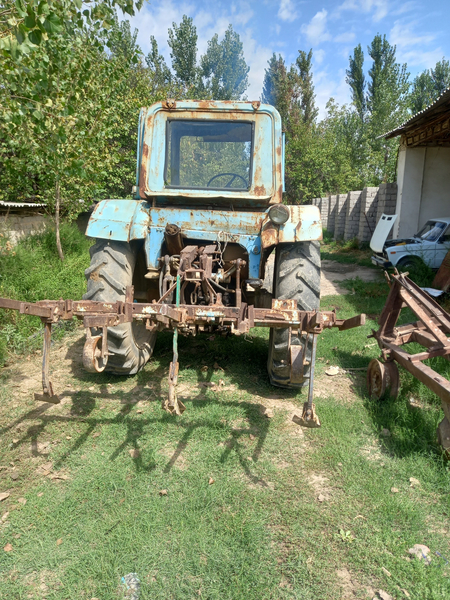 Belarus MTZ 80 traktori sotiladi