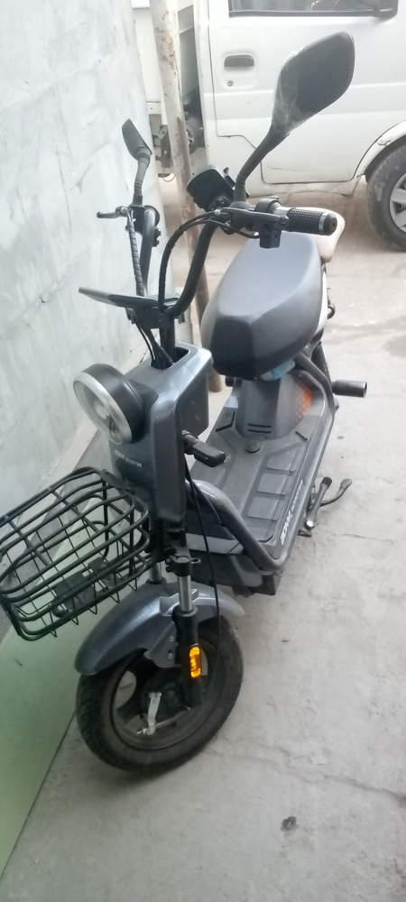 Skuter elektronni