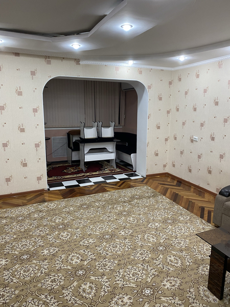 Fargona shaxar sentrda kvartira ijaraga beriladi